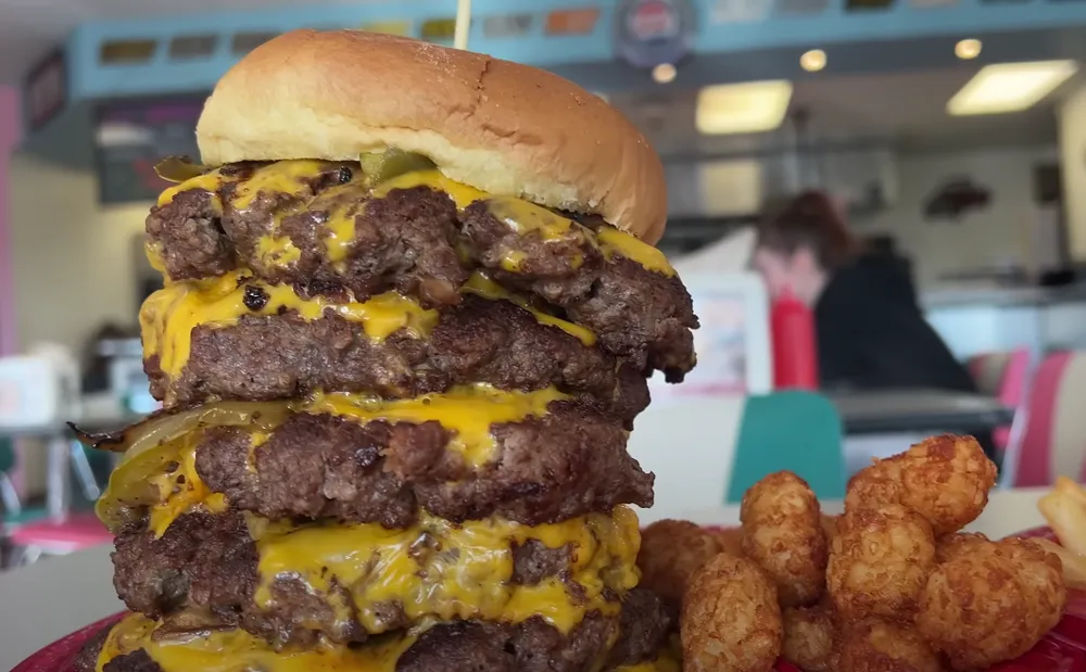 10 Ridiculously Huge Meals That Are Just Horrifying - Go Social